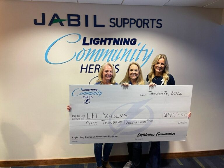 La Academia LiFT recibe el apoyo de los Tampa Bay Lightning y se ...